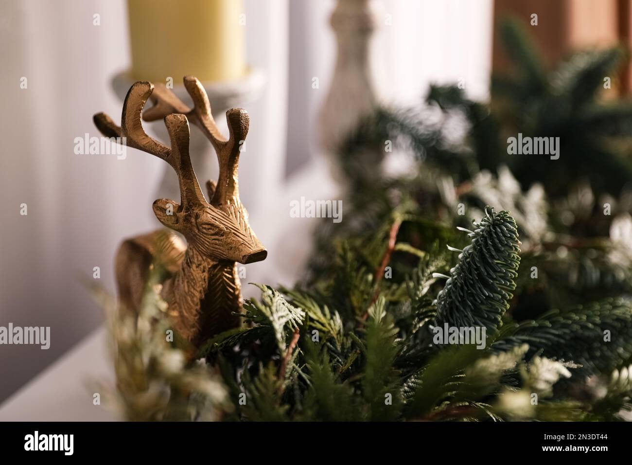Christmas decorations house reindeer hi-res stock photography and ...