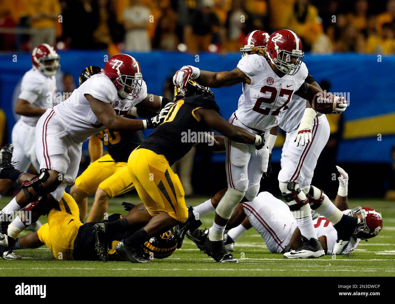 Alabama running back Derrick Henry (27) gets by Missouri linebacker ...