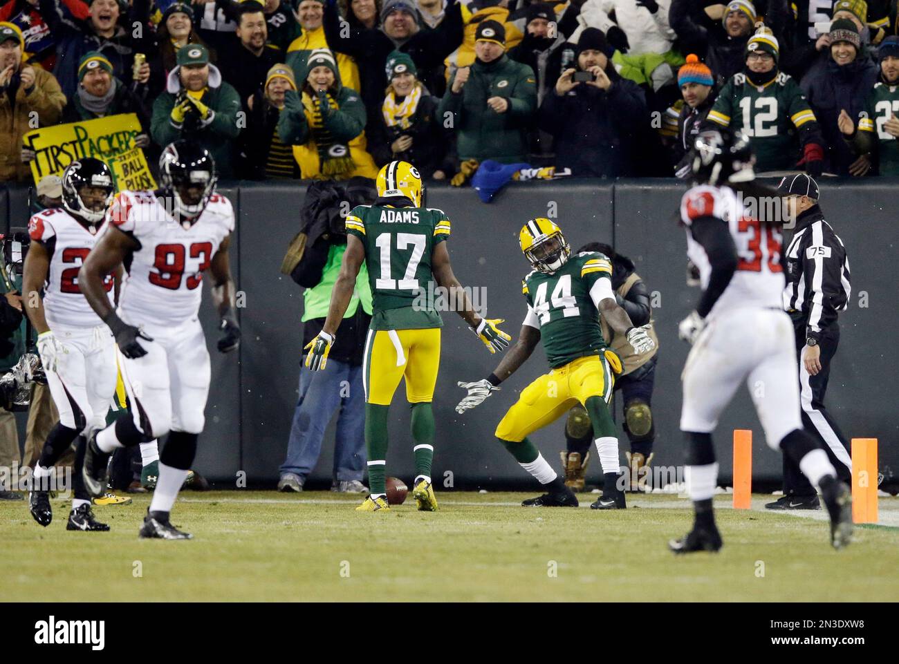 Green Bay Packers' James Starks celebrates after rushing for a ...