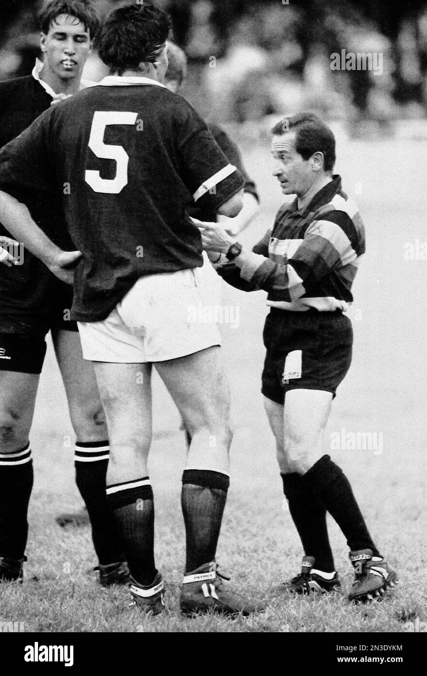 Diminutive Argentinian referee Efraim Sklar warns New Zealand's Ian ...