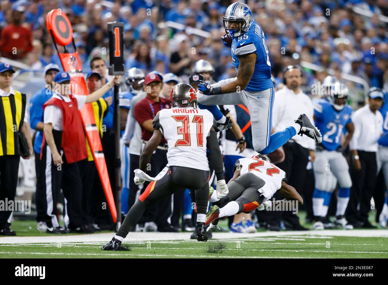 Detroit Lions tight end Eric Ebron (85) leaps over Tampa Bay Buccaneers ...