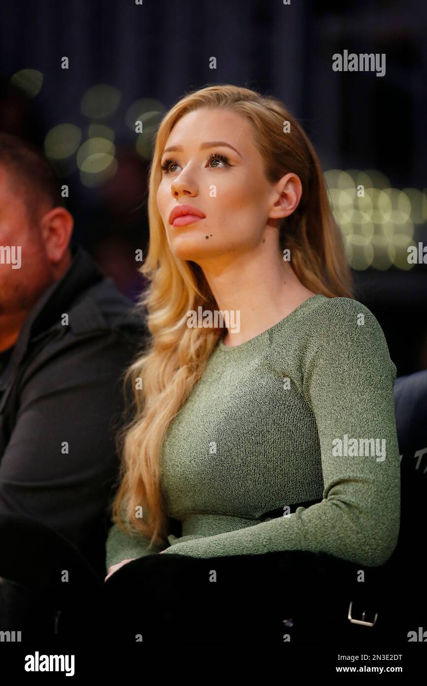 Australian recording artist Iggy Azalea sits courtside at the NBA ...
