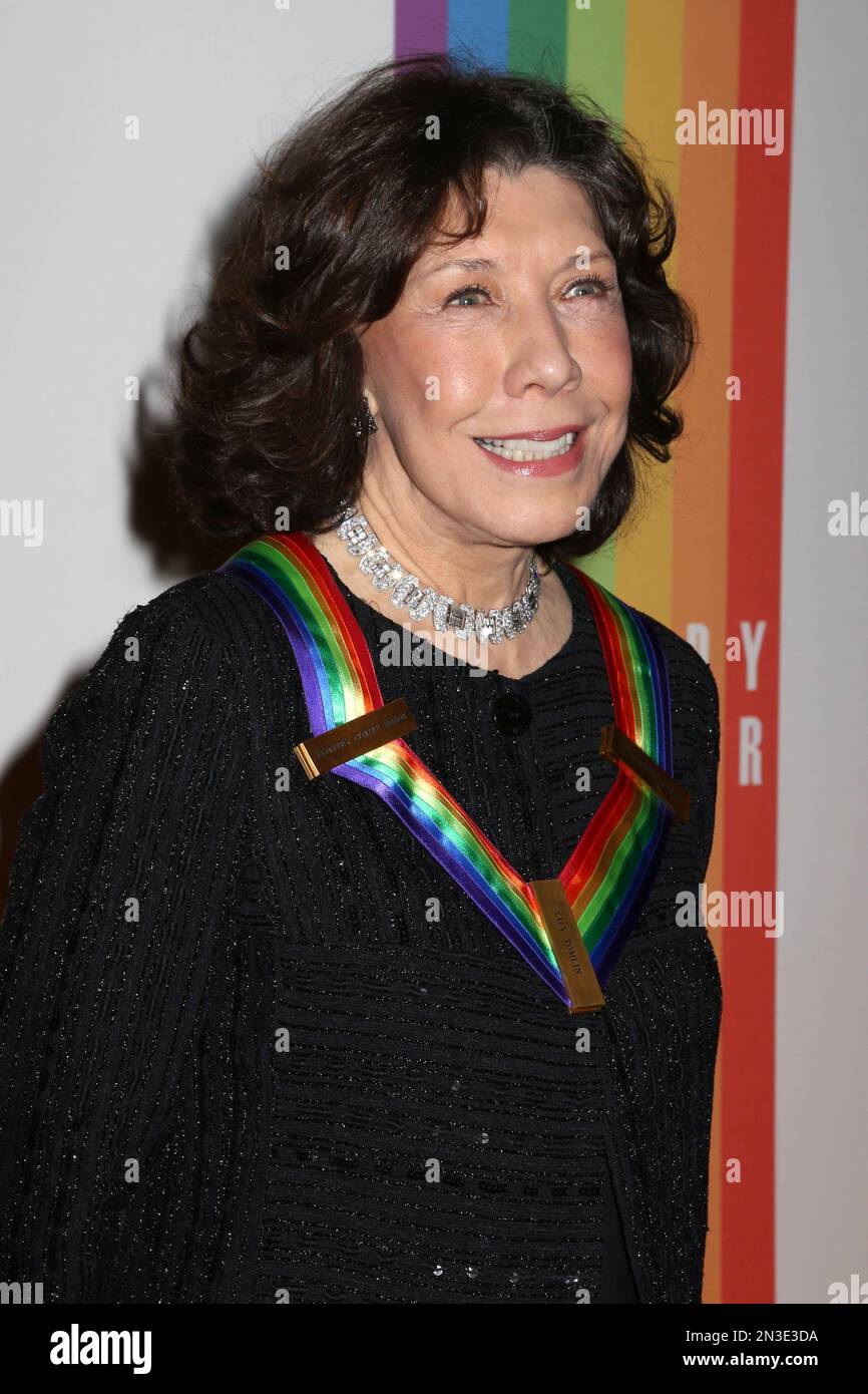 Kennedy Center Honoree Lily Tomlin attends the 37th Annual Kennedy ...
