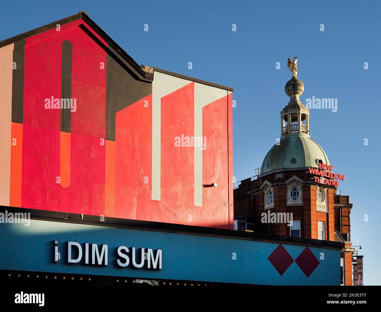 Wimbledon theatre building hi-res stock photography and images - Alamy