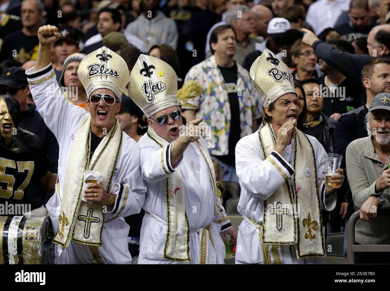 New Orleans Saints fans cheer in the first half of an NFL football game ...