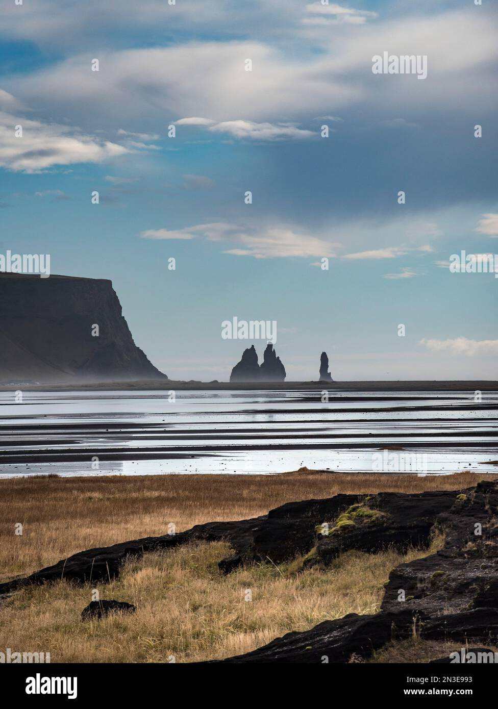 Shimmering ocean black sand beach hi-res stock photography and images ...