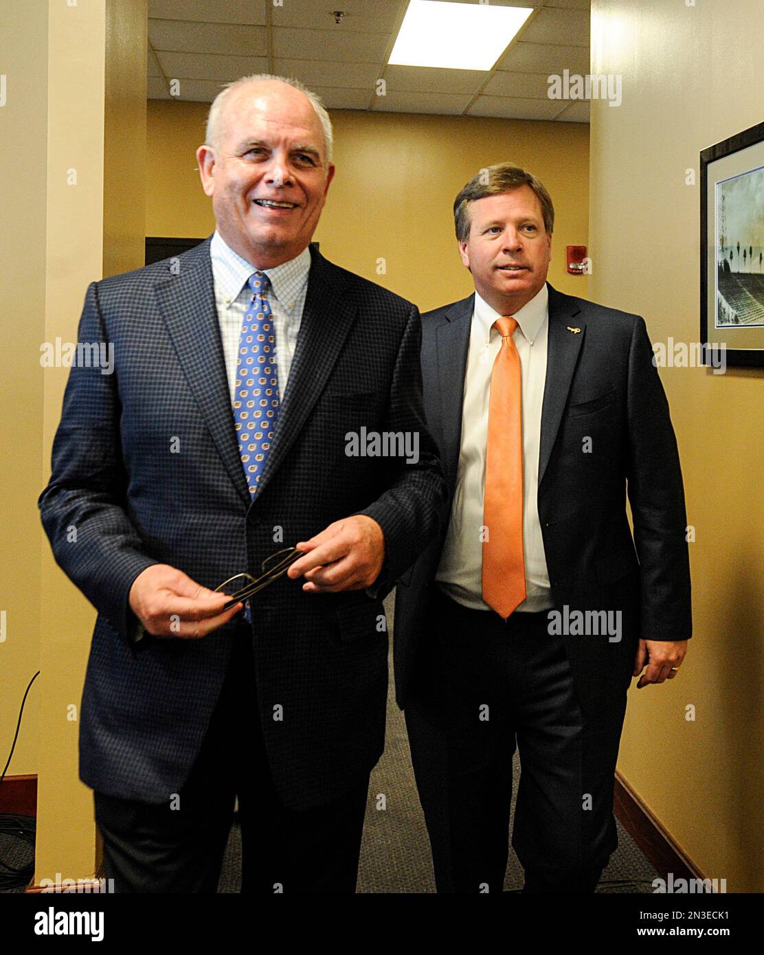 Florida's new head football coach, Jim McElwain, right, walks with ...