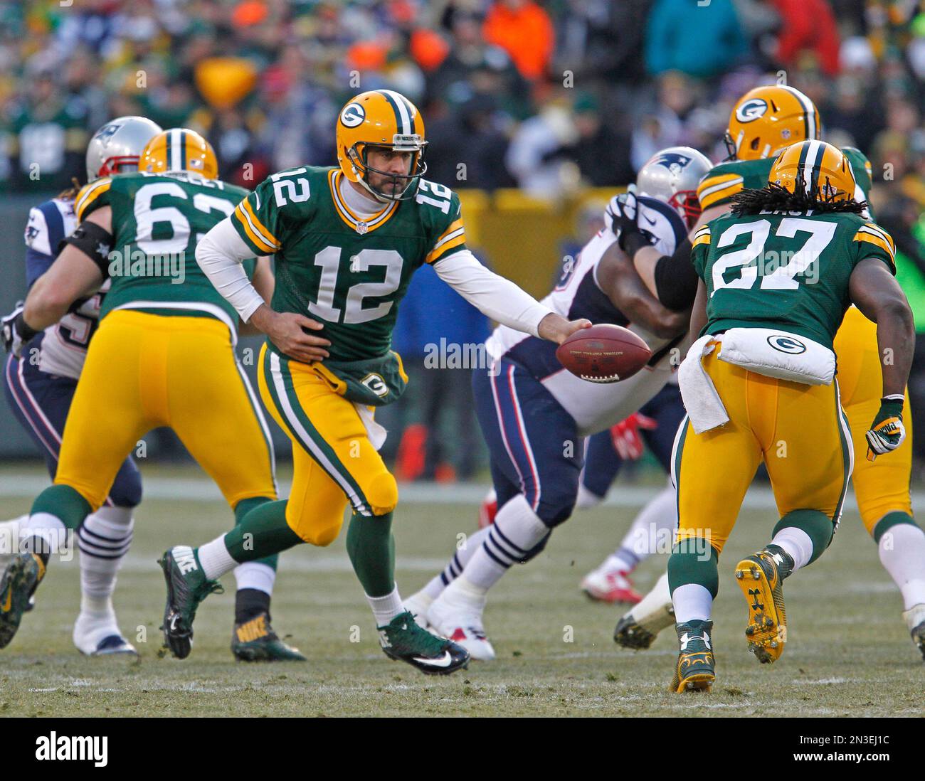 Green Bay Packers quarterback Aaron Rodgers hands the ball off to ...