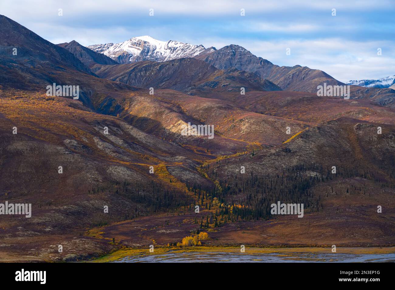 Incredible mountains along the Dempster Highway create amazing ...