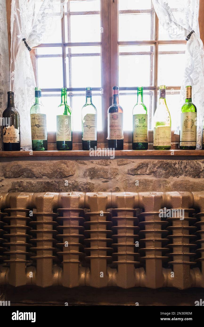 Hot water radiator hi-res stock photography and images - Alamy