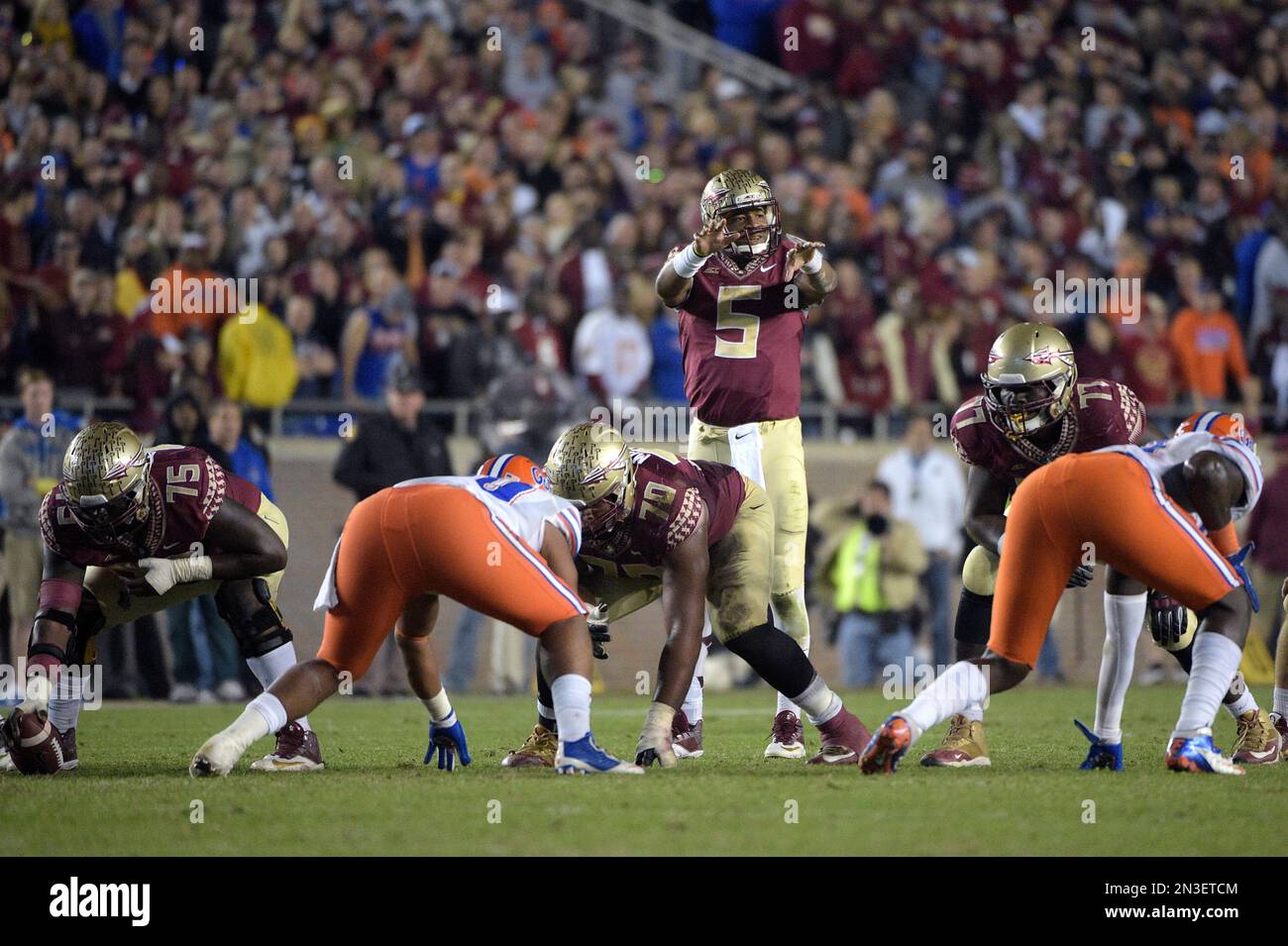 Florida State linebacker Reggie Northrup (5) calls out instructions at ...