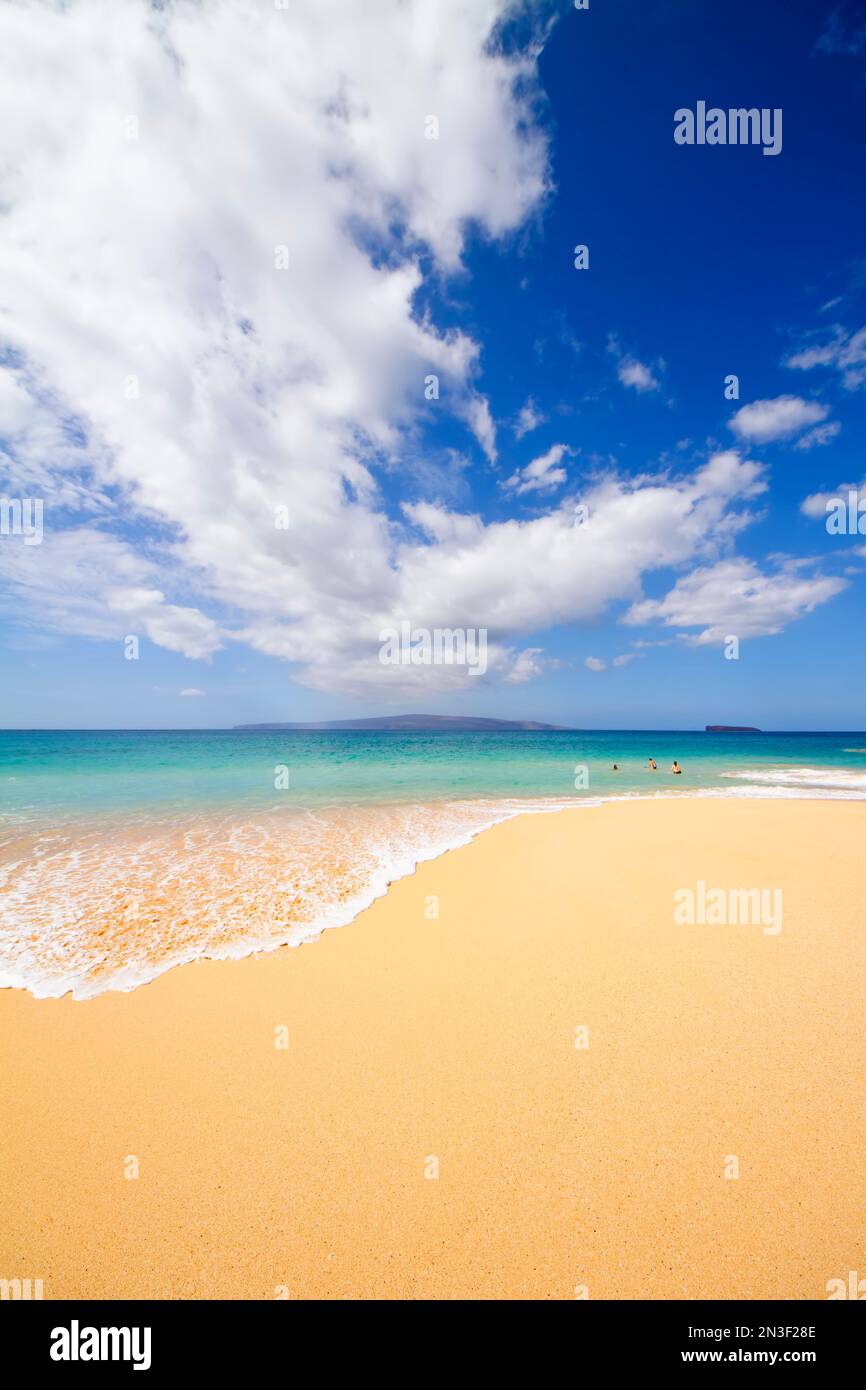 Oneloa or Big Beach, Makena State Park with Molokini and Kahoolawe in ...