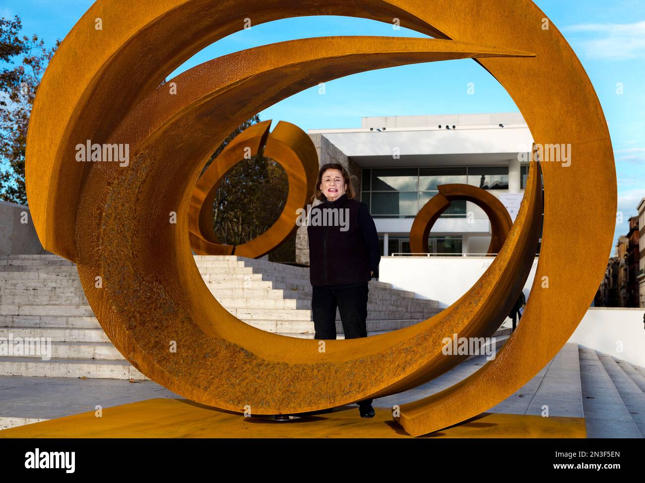 U.S. artist and sculptor Beverly Pepper poses with her latest ...