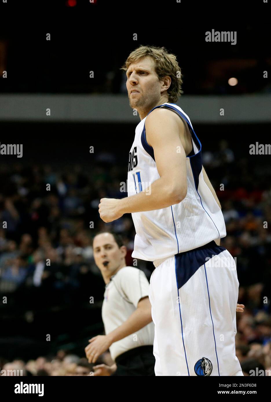 Dallas Mavericks forward Dirk Nowitzki (41) of Germany jogs back ...