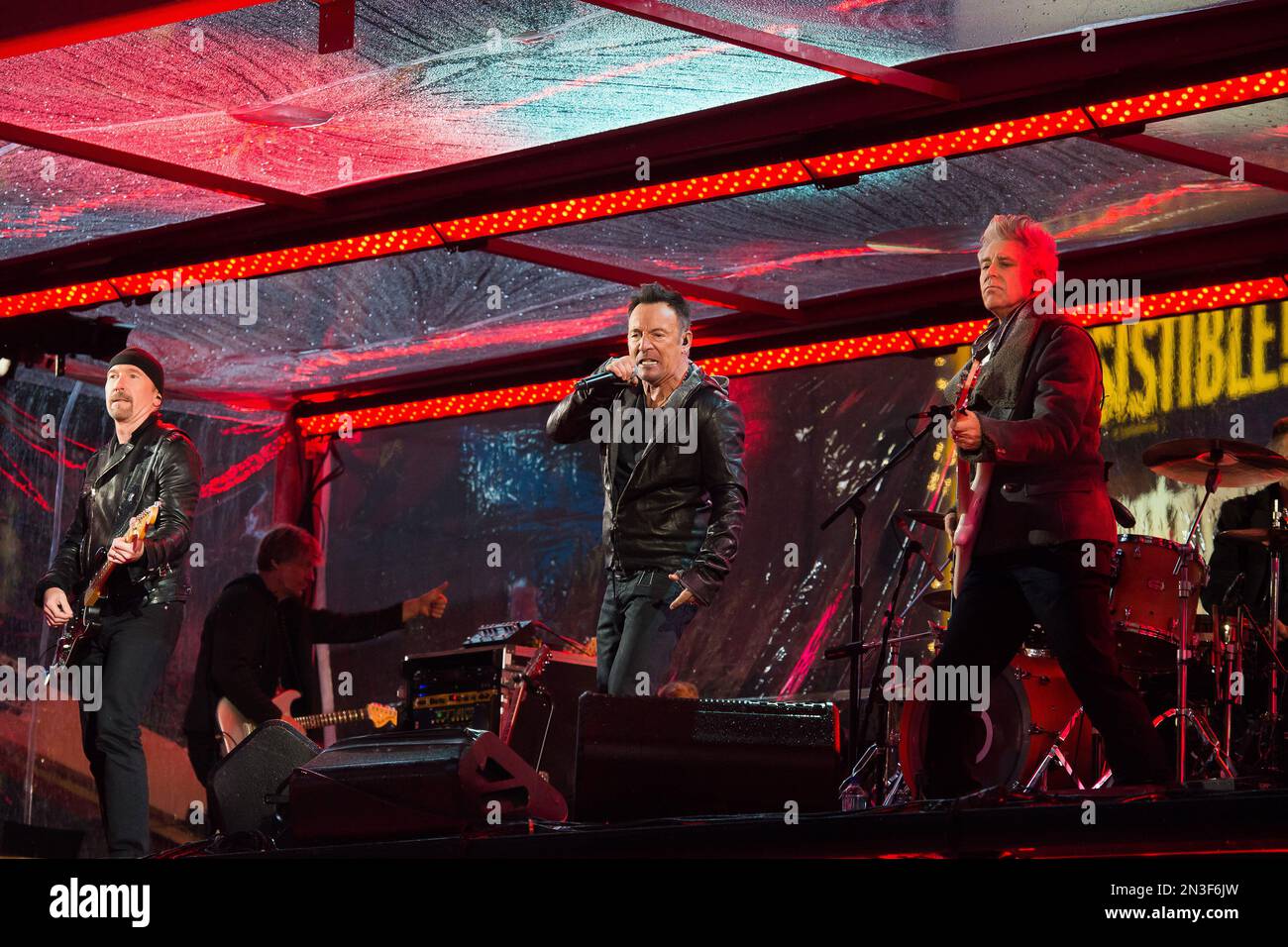 Bruce Springsteen and U2 perform during the World AIDS Day (RED ...