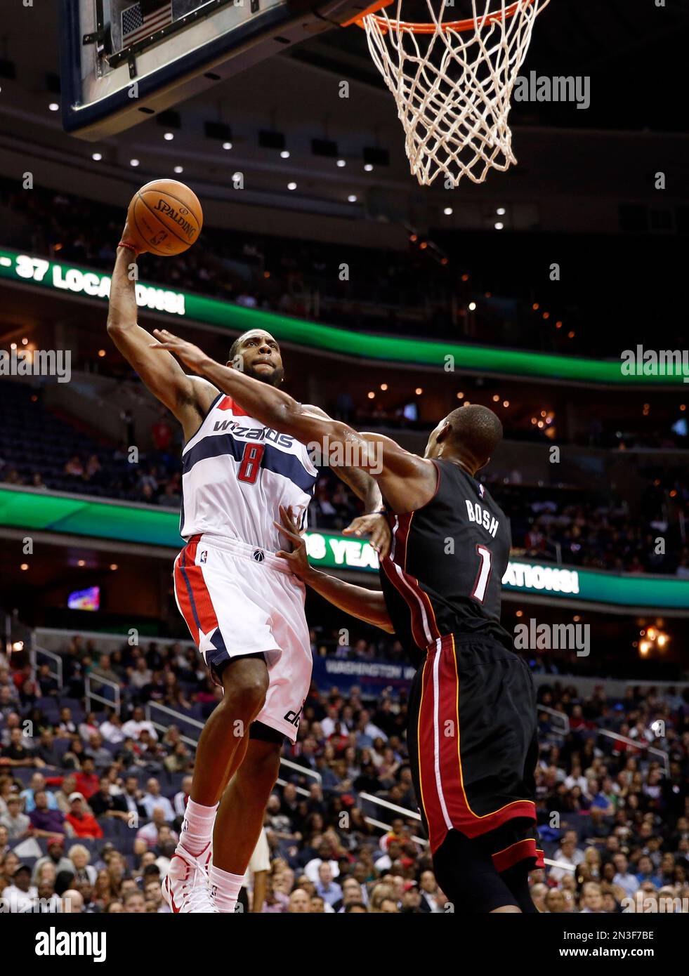 Washington Wizards forward Rasual Butler (8) prepares to dunk over ...