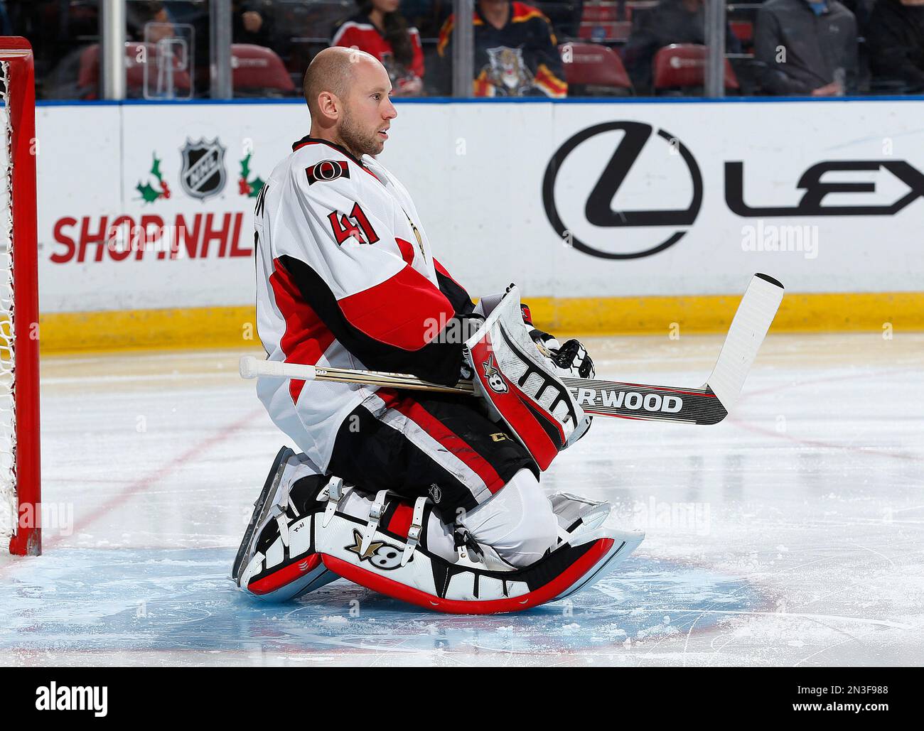 Ottawa Senators goaltender Craig Anderson (41) prepares for the start ...