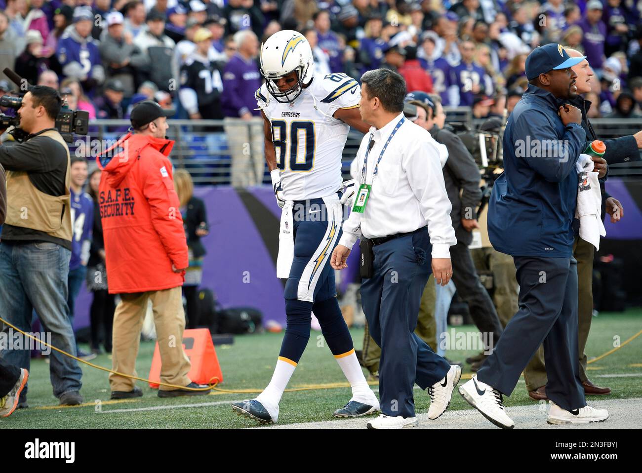 San Diego Chargers wide receiver Malcom Floyd (80) walks off the field ...