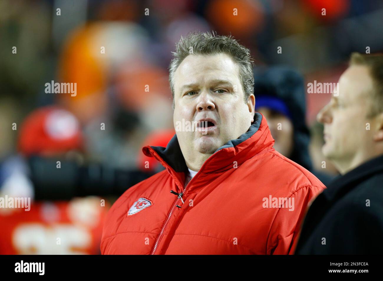 Actor Eric Stonestreet wears a Kansas City Chiefs jacket before an NFL ...