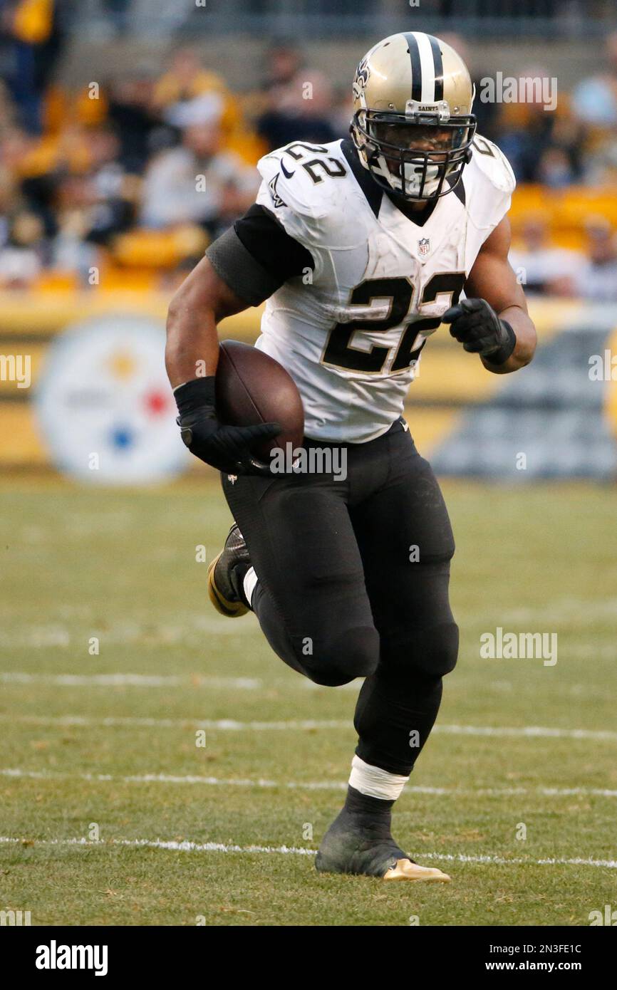 New Orleans Saints running back Mark Ingram (22) runs the ball in the ...