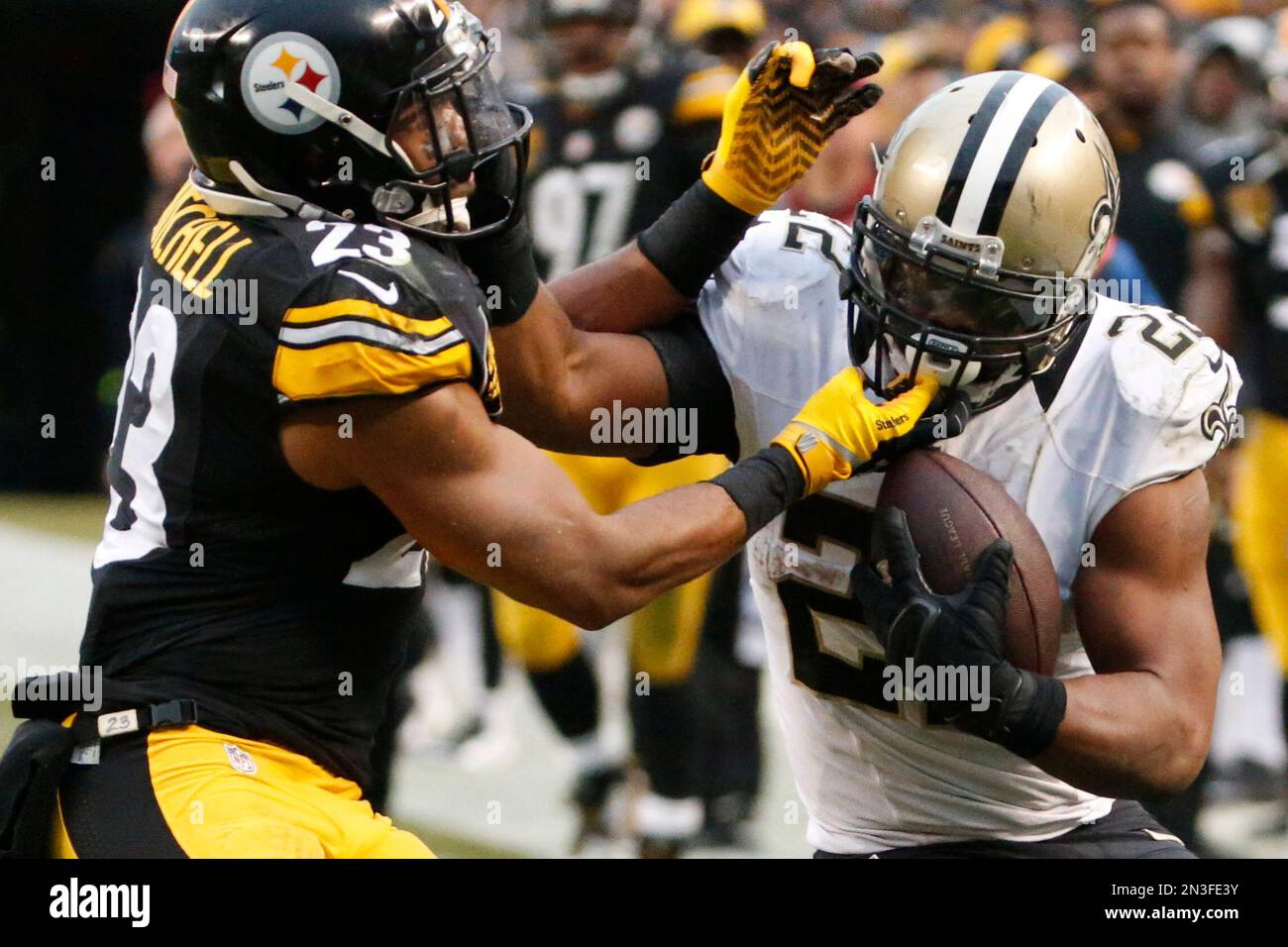 New Orleans Saints running back Mark Ingram (22) runs the ball as ...