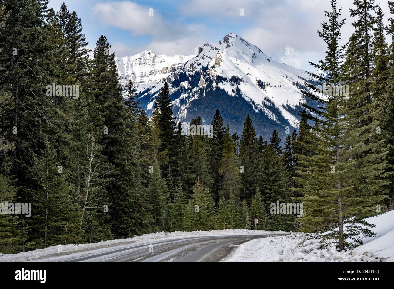 Beautiful views along the Bow Valley Parkway in Banff National Park ...