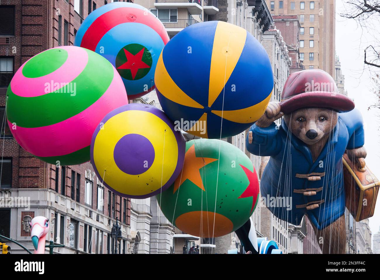 The Paddington Bear balloon floats in the Macy's Thanksgiving Day ...