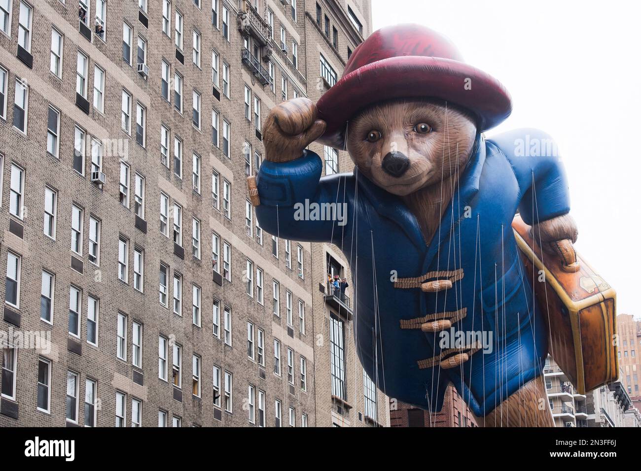 The Paddington Bear balloon floats in the Macy's Thanksgiving Day ...