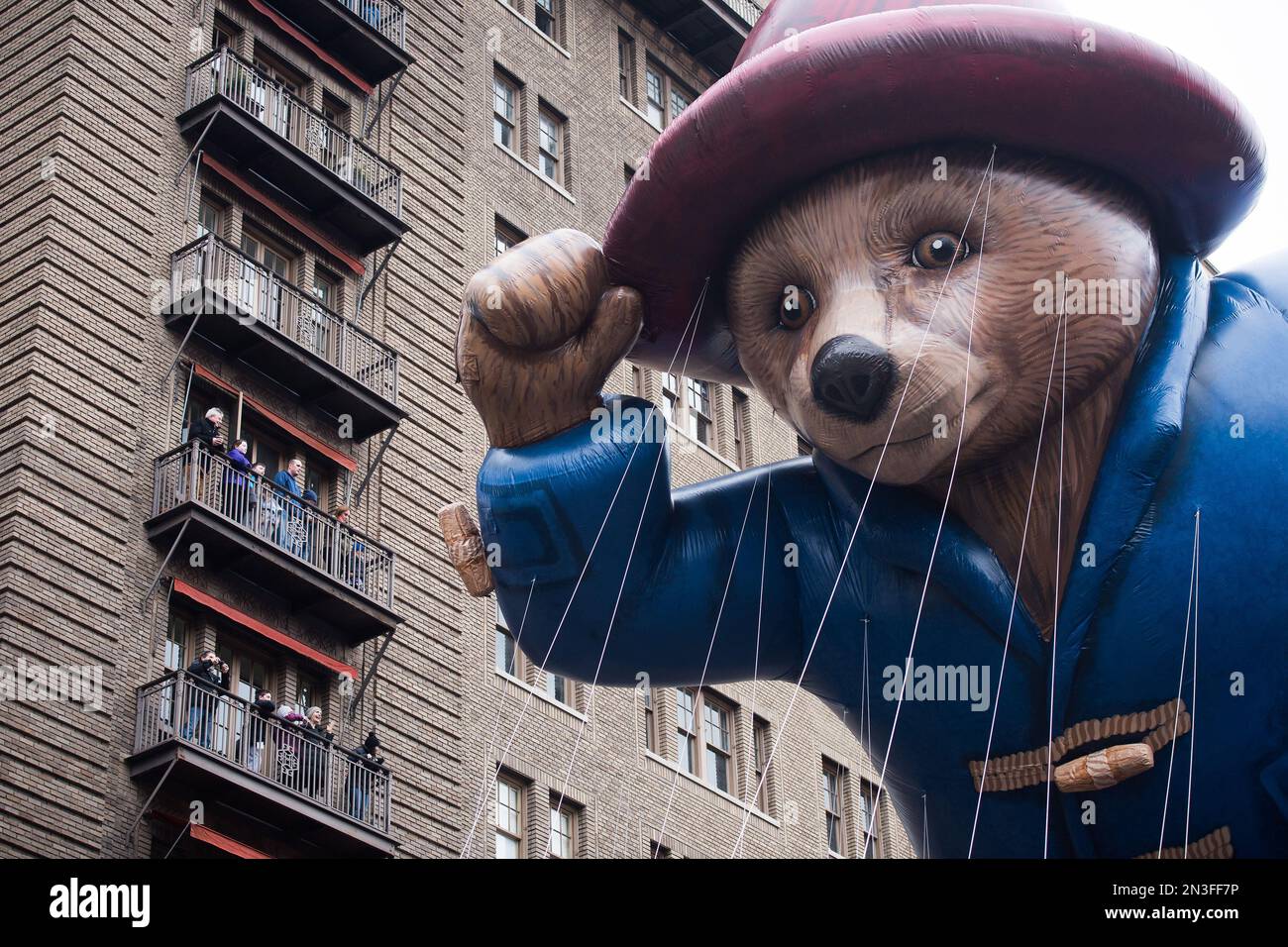 The Paddington Bear balloon floats in the Macy's Thanksgiving Day ...