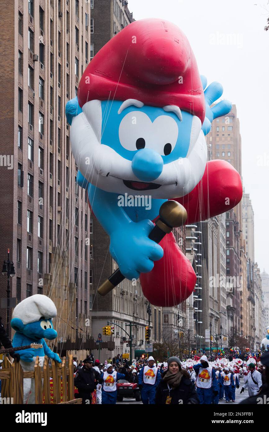 The Papa Smurf balloon floats in the Macy's Thanksgiving Day Parade on ...