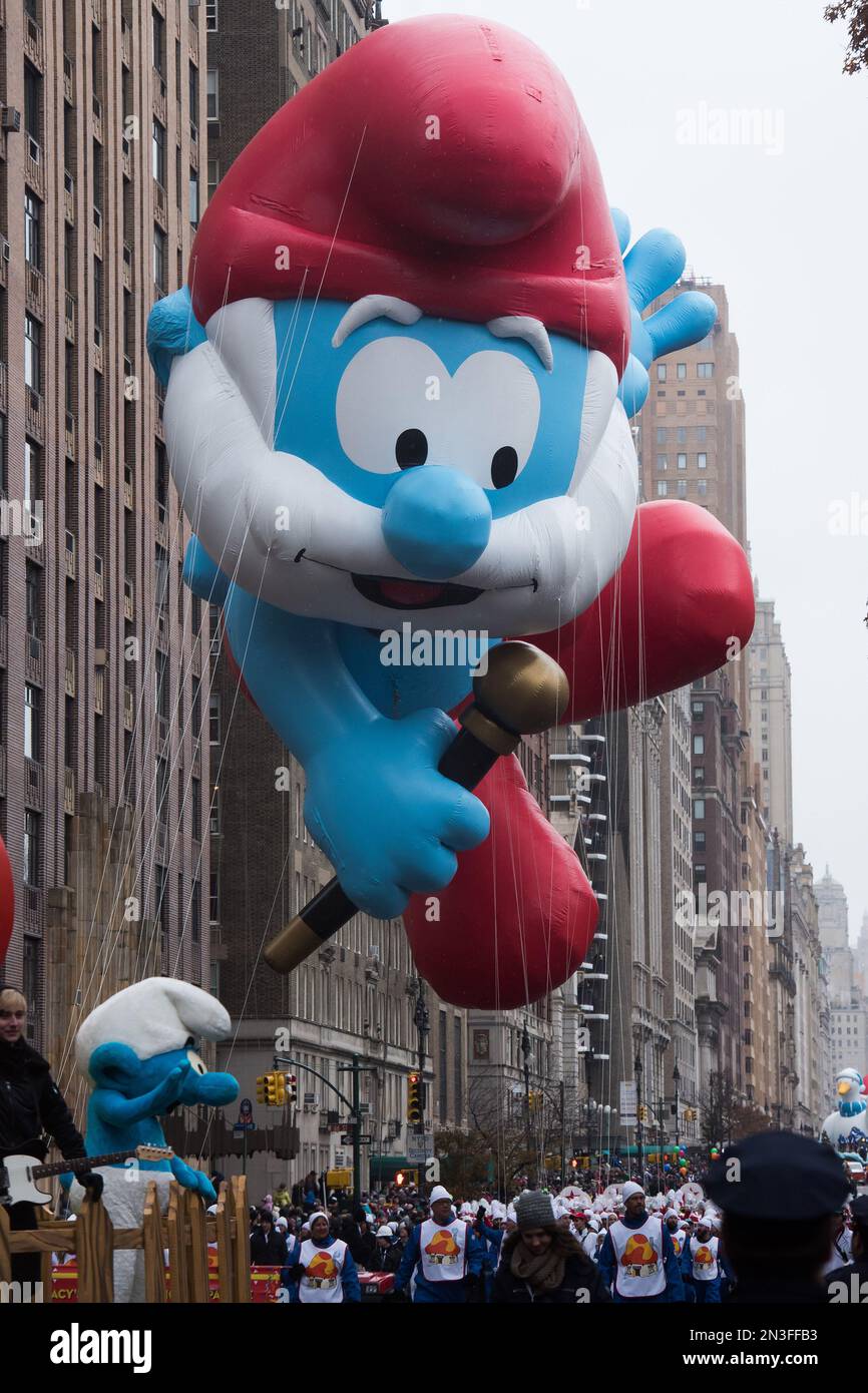 The Papa Smurf balloon floats in the Macy's Thanksgiving Day Parade on ...