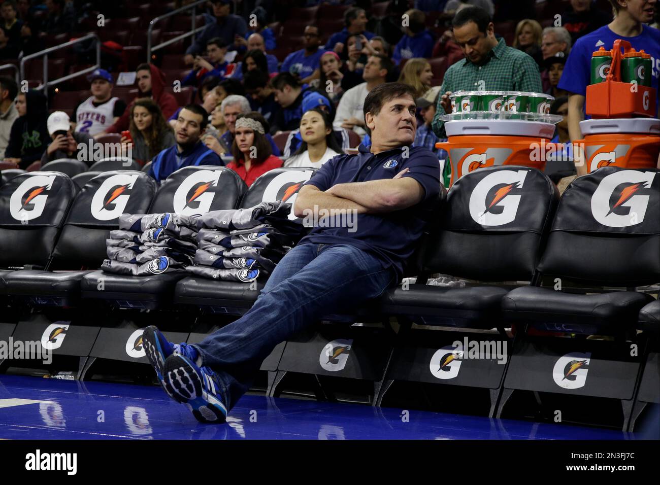 Dallas Mavericks' owner Mark Cuban watches warms ups before an NBA ...