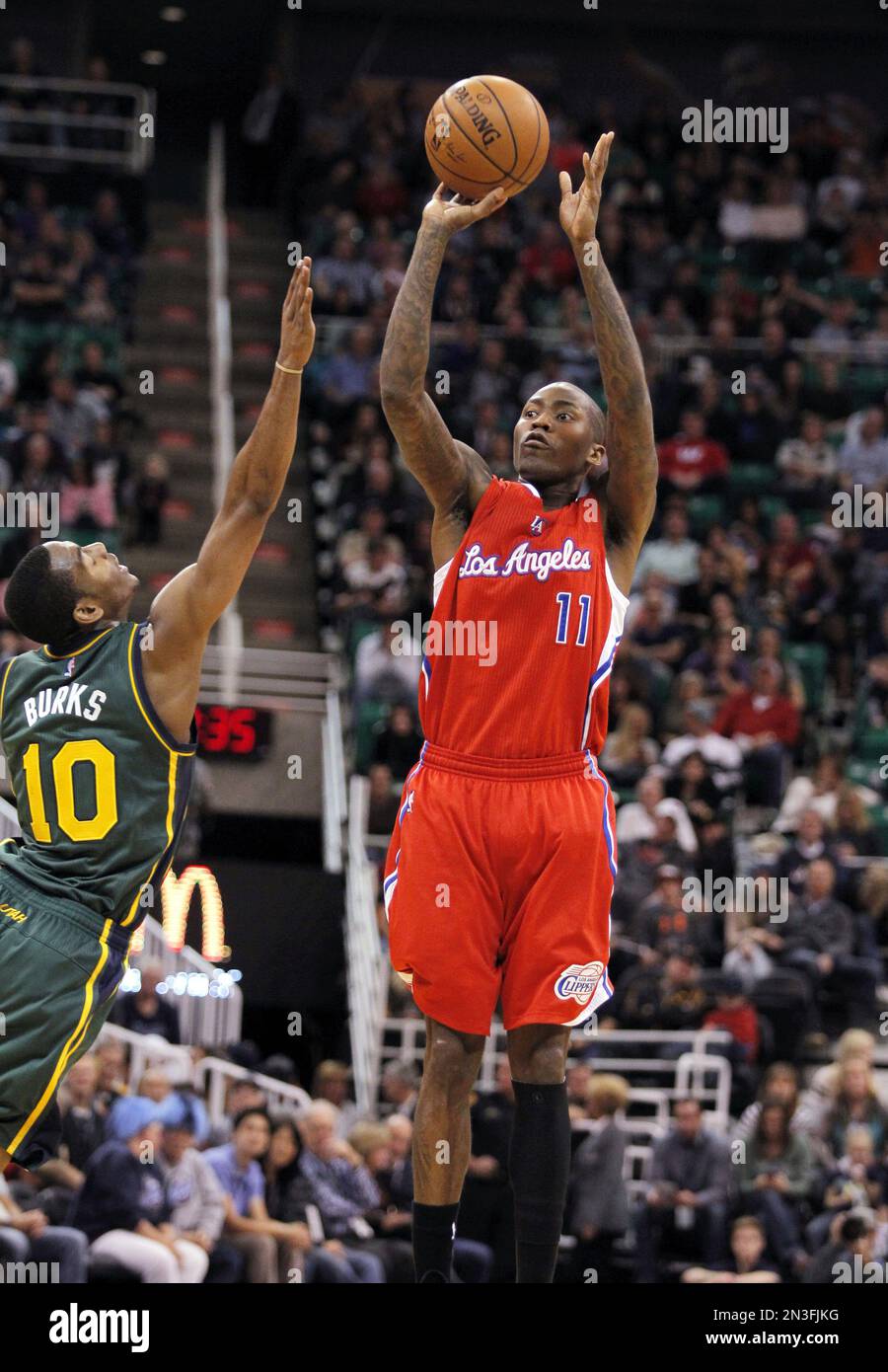 Los Angeles Clippers' guard Jamal Crawford (11) puts a jump shot over ...