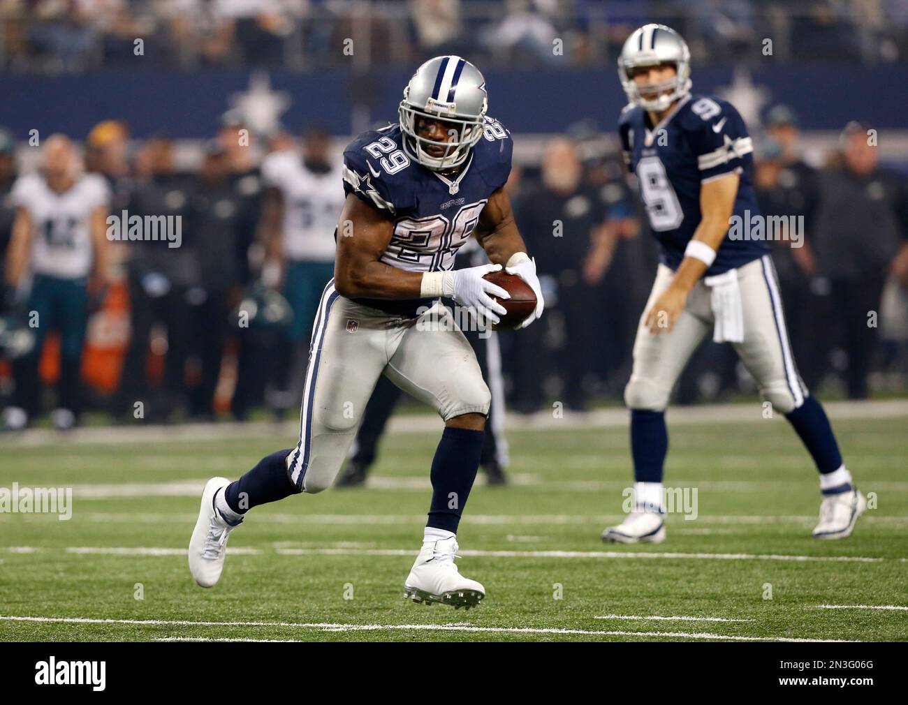 Dallas Cowboys' DeMarco Murray (29) finds running room as quarterback ...