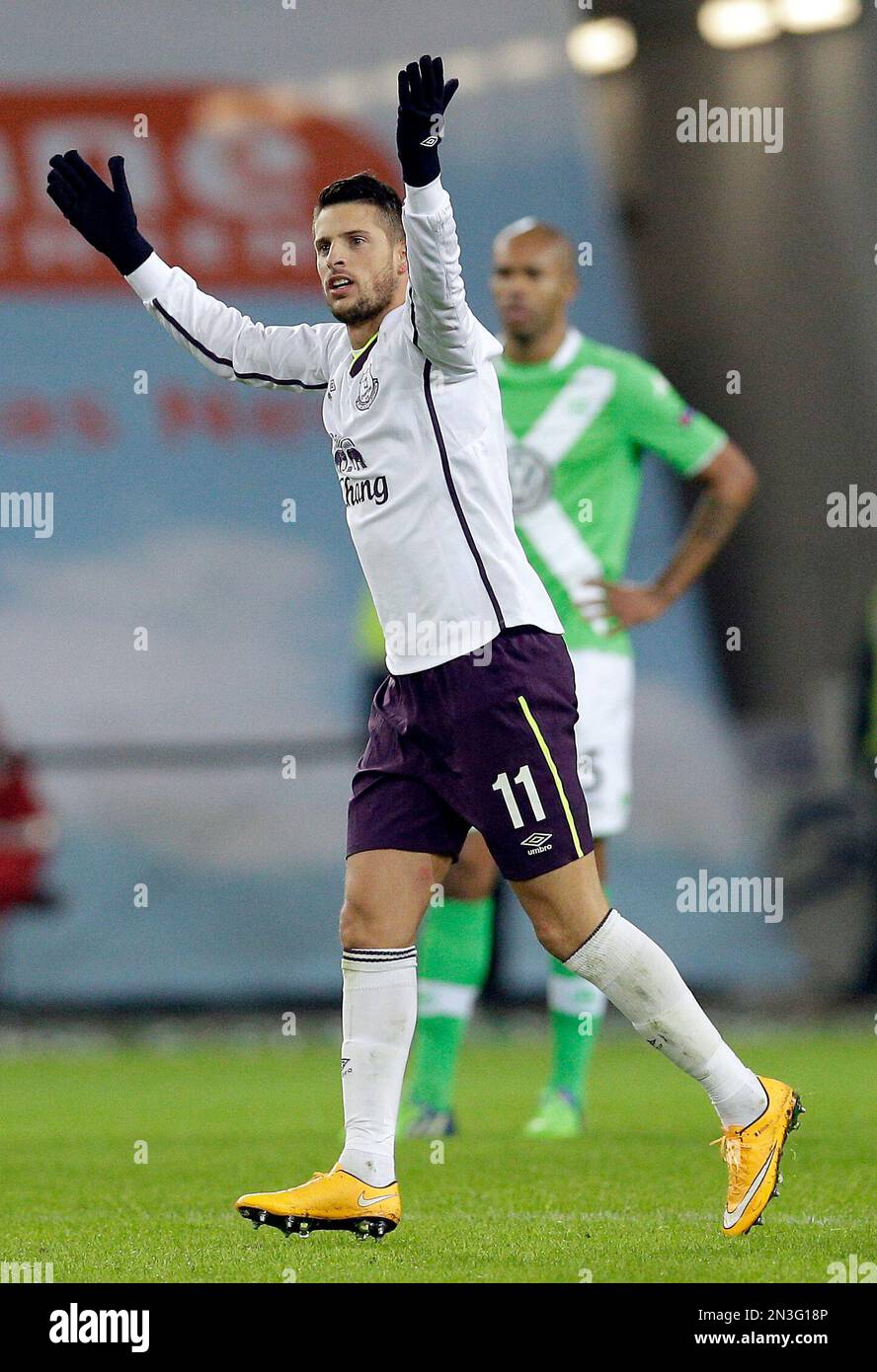 Everton's Kevin Mirallas celebrates scoring his side's 2nd goal during ...