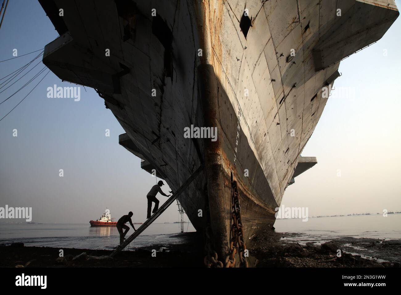 AP10ThingsToSee - Workers climb to enter India's first aircraft carrier ...