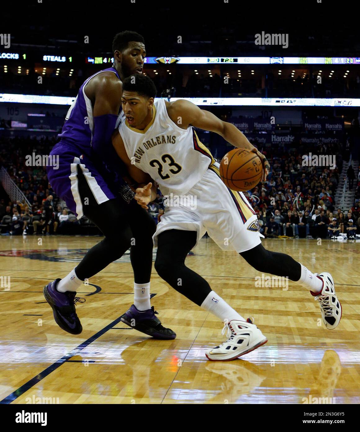 New Orleans Pelicans forward Anthony Davis (23) drives to the basket ...