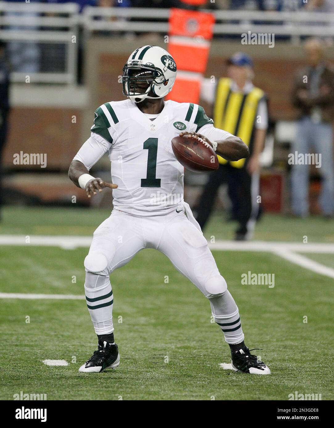 New York Jets quarterback Michael Vick looks downfield during the first ...