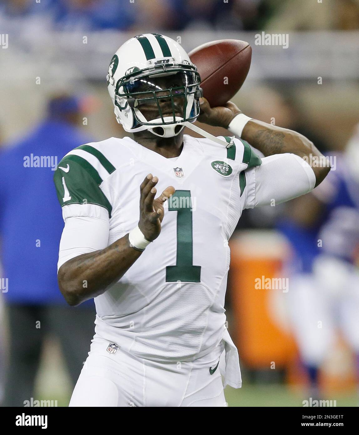 New York Jets quarterback Michael Vick throws during warmups before an ...