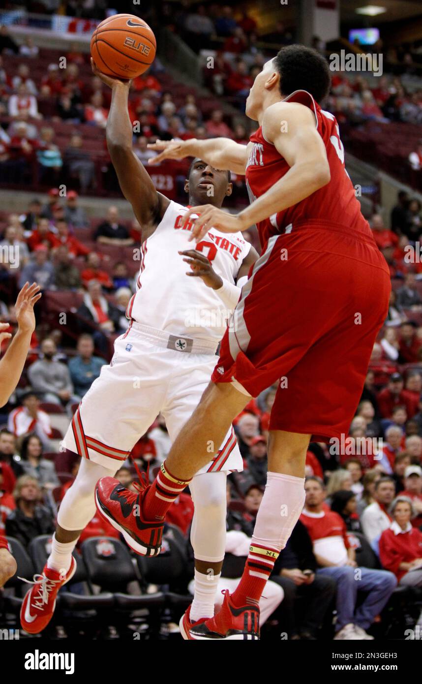 Ohio State's Shannon Scott, left, passes the ball against Sacred Heart ...