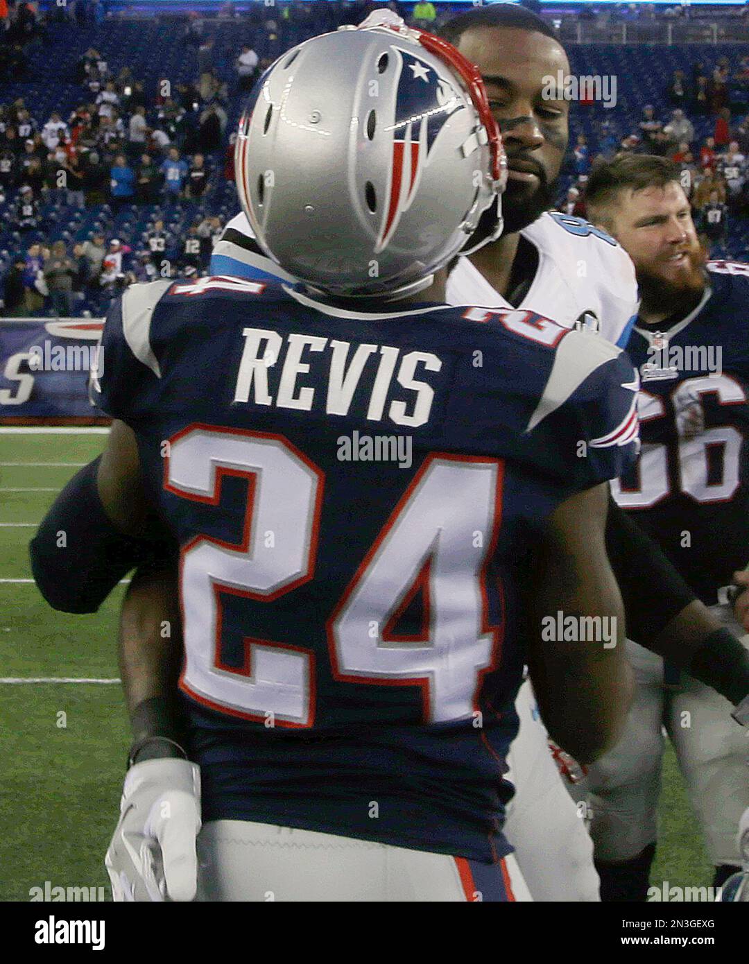 New England Patriots cornerback Darrelle Revis (24) speaks to Detroit ...