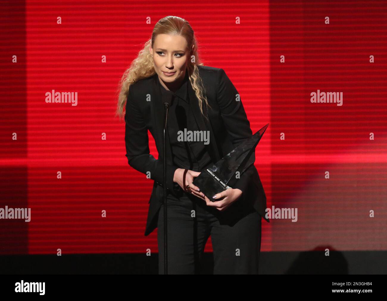 Iggy Azalea accepts the award for favorite rap/hip-hop artist on stage ...