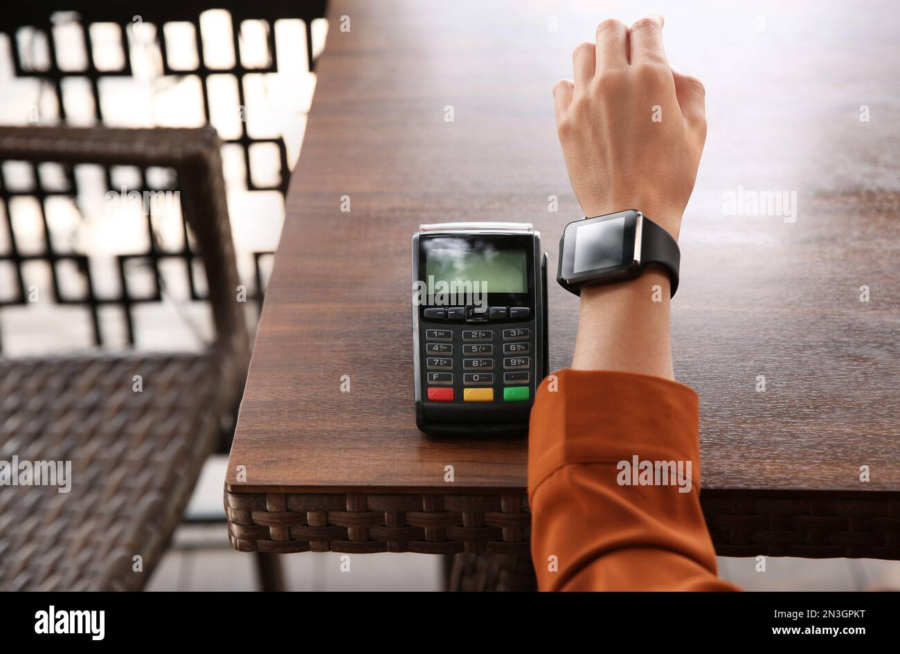 Client making contactless payment hi-res stock photography and images ...