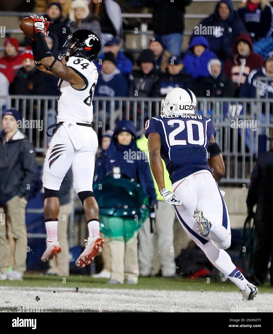 Cincinnati wide receiver Nate Cole (84) makes a touchdown reception in ...
