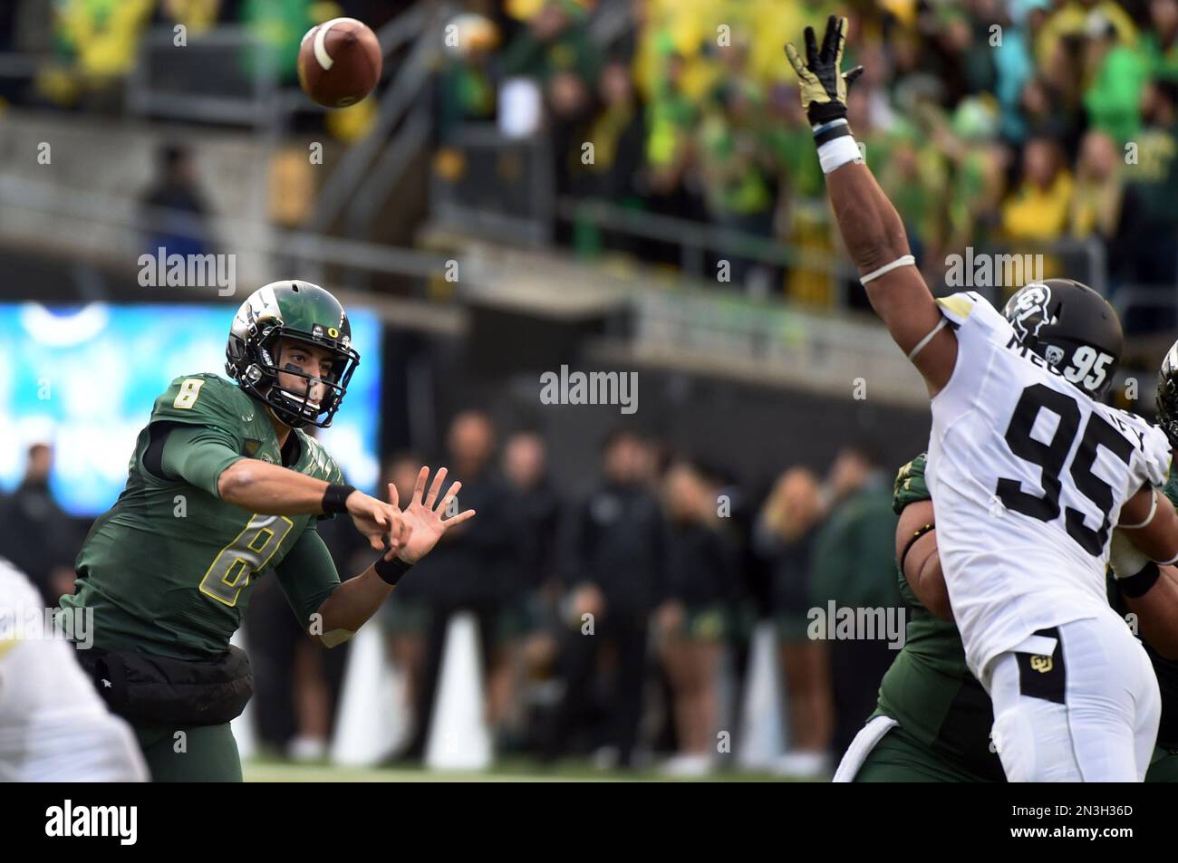 Oregon quarterback Marcus Mariota (8) passes the ball as Colorado ...