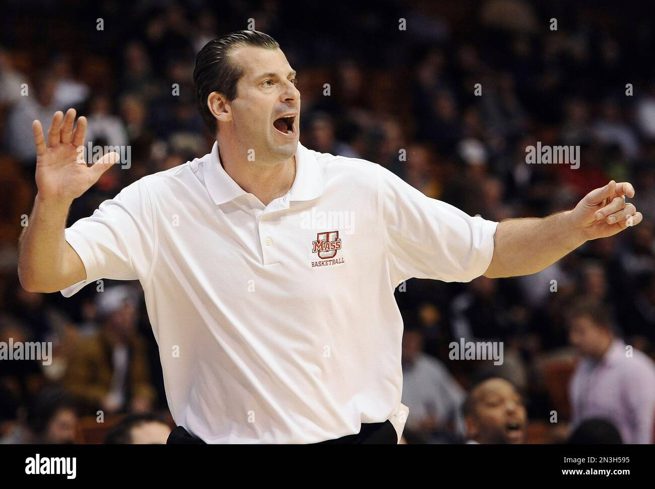 Massachusetts head coach Derek Kellogg reacts during the first half of ...