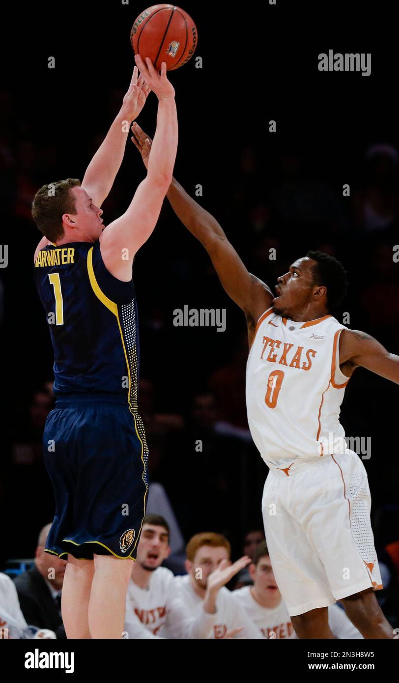 California's Dwight Tarwater (1) shoots over Texas's Kendal Yancy (0 ...