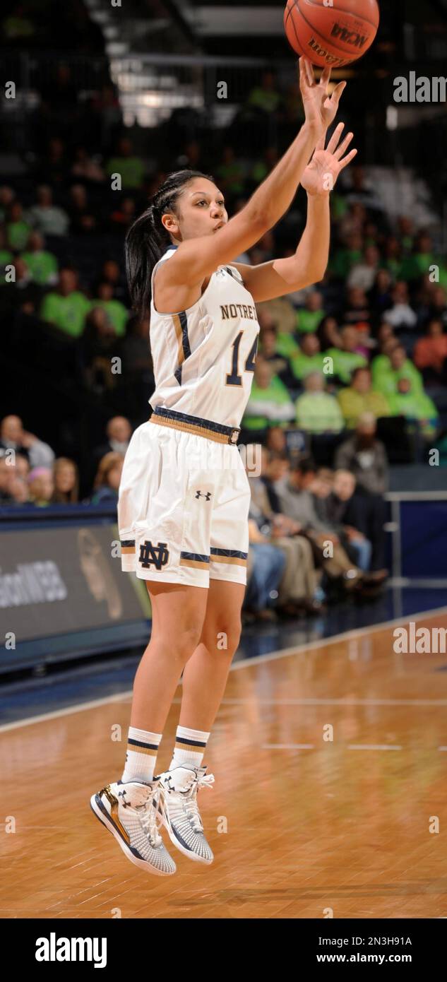 Notre Dame guard Mychal Johnson shoots during the second half of an ...