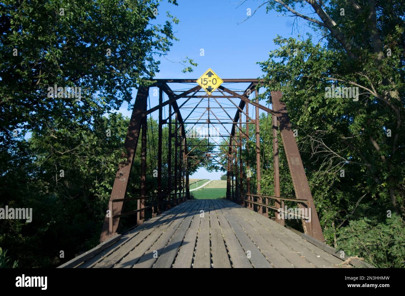 Height restriction beam hi-res stock photography and images - Alamy