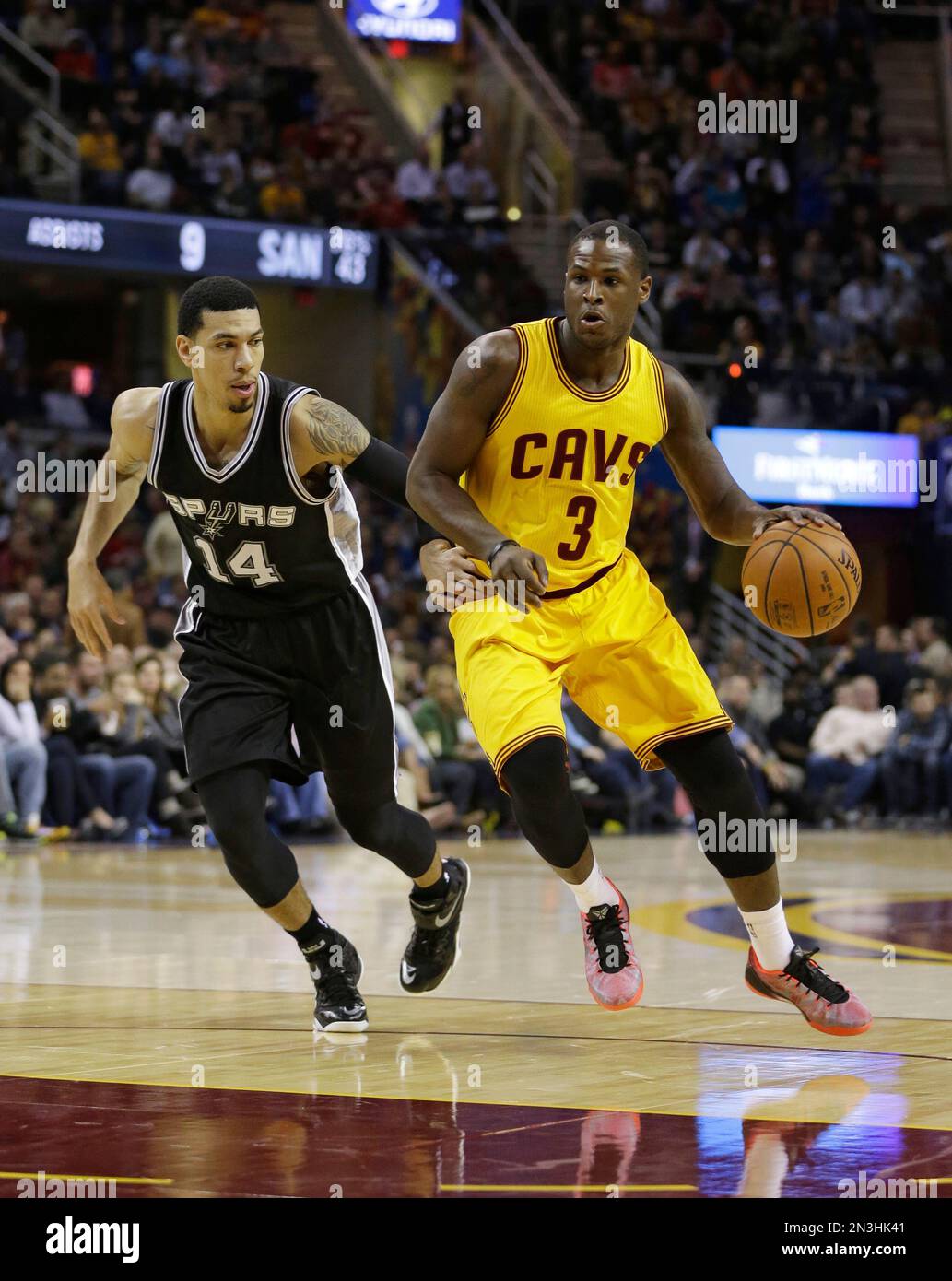 Cleveland Cavaliers' Dion Waiters (3) drives past San Antonio Spurs ...
